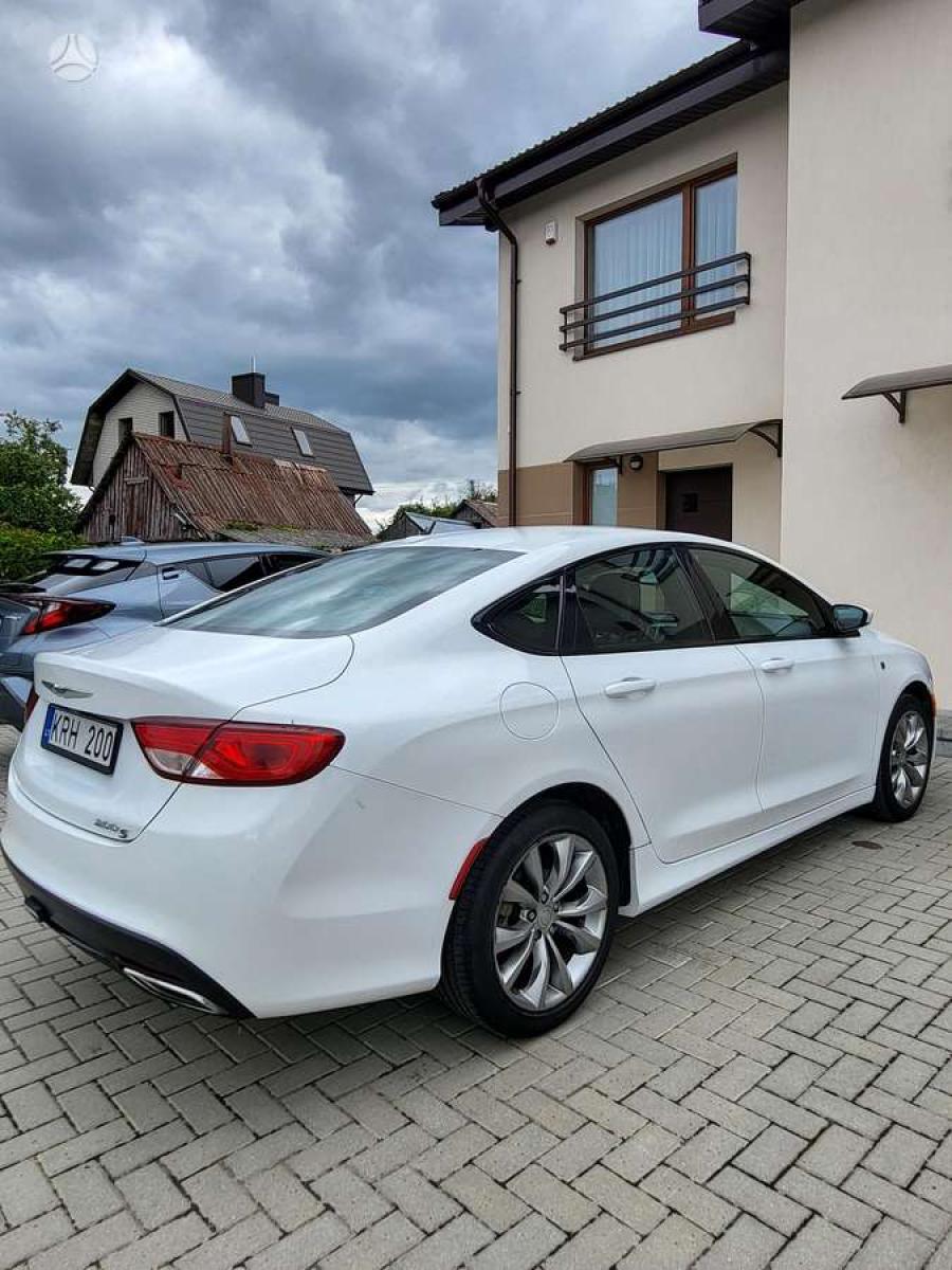 Balts Chrysler 200 2016 Kauņa, ar dzinēja tilpumu 2.40 L un nobraukumu 130 tūkst. km par 8000 €, foto 5 vietnē AUTOMOTO.COM.LV