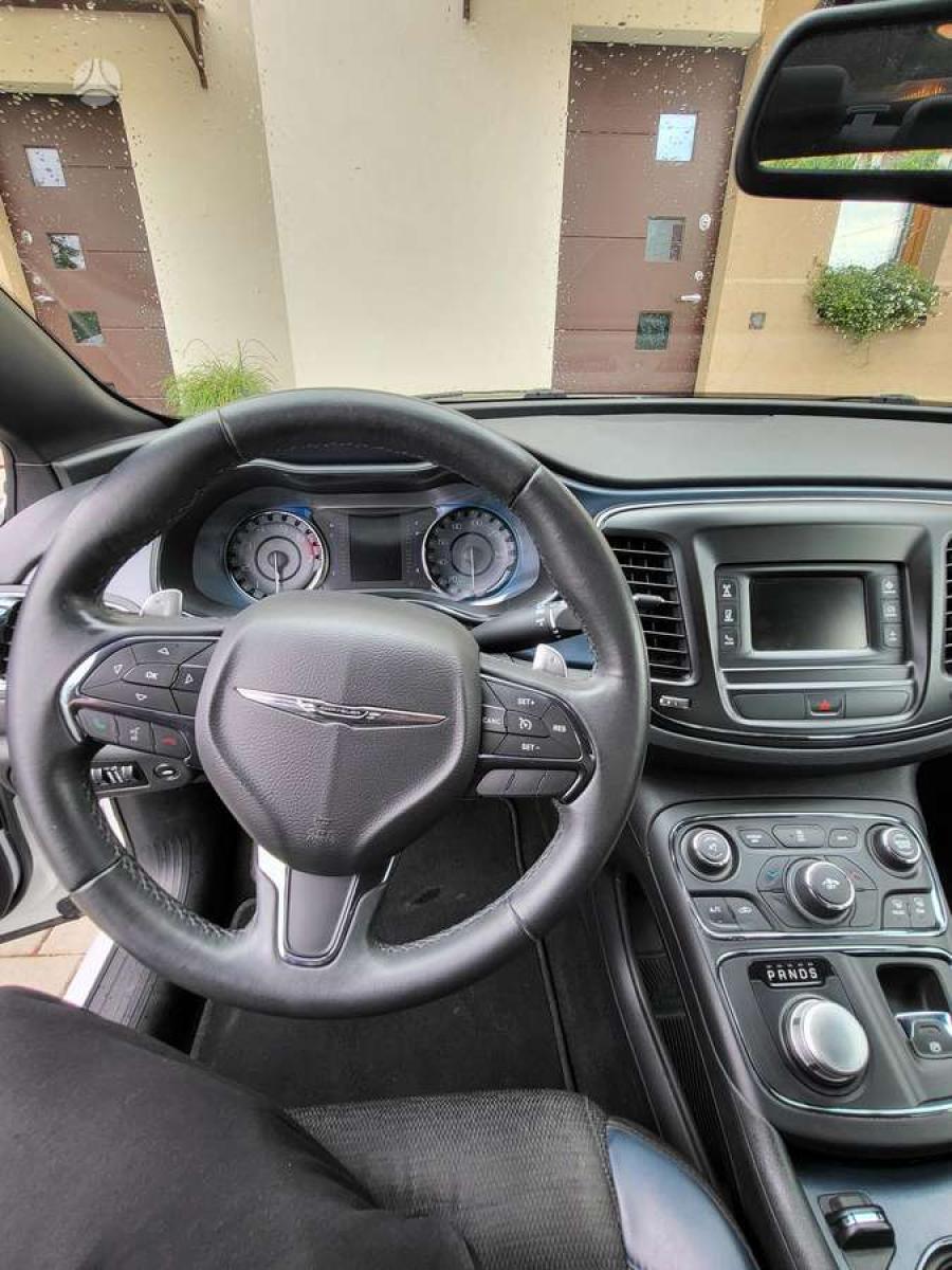 Balts Chrysler 200 2016 Kauņa, ar dzinēja tilpumu 2.40 L un nobraukumu 130 tūkst. km par 8000 €, foto 9 vietnē AUTOMOTO.COM.LV