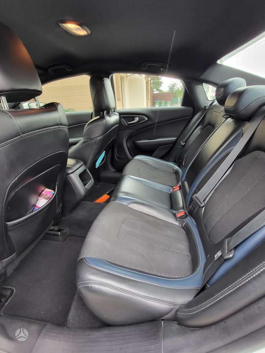Balts Chrysler 200 2016 Kauņa, ar dzinēja tilpumu 2.40 L un nobraukumu 130 tūkst. km par 8000 €, foto 11 vietnē AUTOMOTO.COM.LV