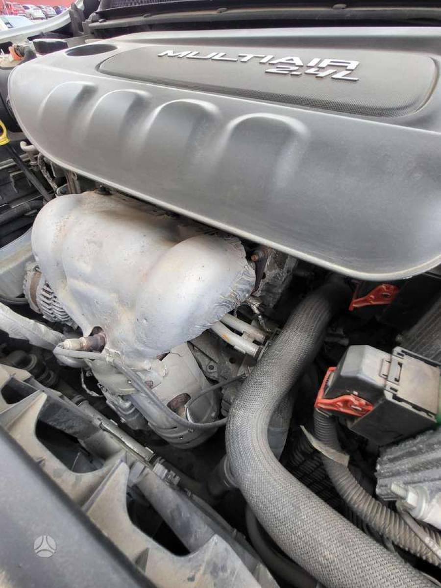 Balts Chrysler 200 2016 Kauņa, ar dzinēja tilpumu 2.40 L un nobraukumu 130 tūkst. km par 8000 €, foto 13 vietnē AUTOMOTO.COM.LV
