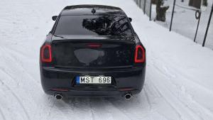 Black Chrysler 300 2015 in Vilnius, with an engine capacity of 3.60 L and mileage of 94 thousand km for 13950 €, photo 8 on AUTOMOTO.COM.LV