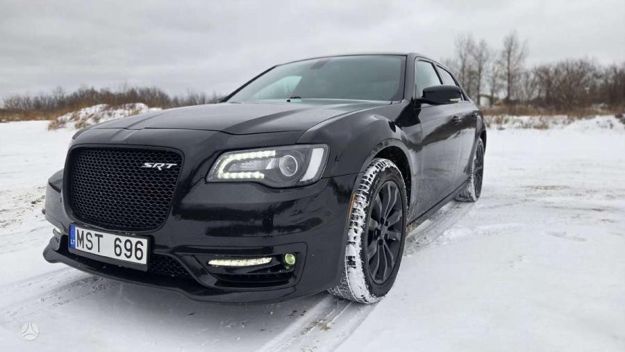 Black Chrysler 300 2015 in Vilnius, with an engine capacity of 3.60 L and mileage of 94 thousand km for 13950 €, photo 24 on AUTOMOTO.COM.LV