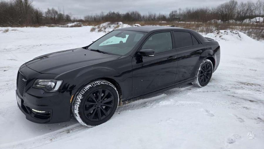 Black Chrysler 300 2015 in Vilnius, with an engine capacity of 3.60 L and mileage of 94 thousand km for 13950 €, photo 25 on AUTOMOTO.COM.LV