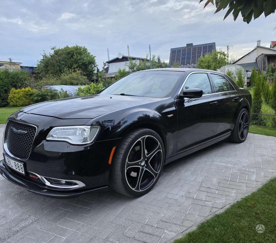 Black Chrysler 300 2015 in Kaunas, with an engine capacity of 3.60 L and mileage of 126 thousand km for 11000 €, photo 3 on AUTOMOTO.COM.LV