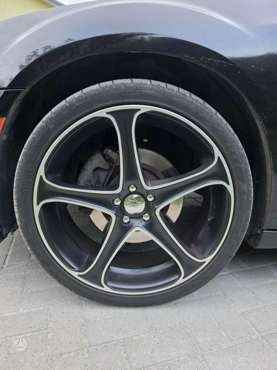Black Chrysler 300 2015 in Kaunas, with an engine capacity of 3.60 L and mileage of 126 thousand km for 11000 €, photo 7 on AUTOMOTO.COM.LV
