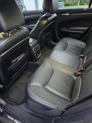 Black Chrysler 300 2015 in Kaunas, with an engine capacity of 3.60 L and mileage of 126 thousand km for 11000 €, photo 9 on AUTOMOTO.COM.LV
