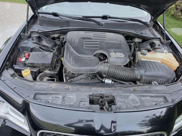 Black Chrysler 300 2015 in Kaunas, with an engine capacity of 3.60 L and mileage of 126 thousand km for 11000 €, photo 9 on AUTOMOTO.COM.LV