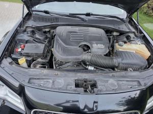 Black Chrysler 300 2015 in Kaunas, with an engine capacity of 3.60 L and mileage of 126 thousand km for 11000 €, photo 10 on AUTOMOTO.COM.LV