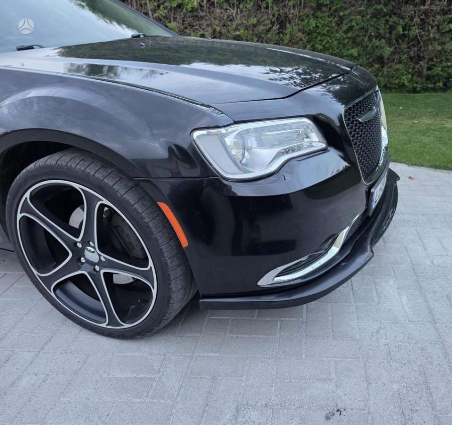 Black Chrysler 300 2015 in Kaunas, with an engine capacity of 3.60 L and mileage of 126 thousand km for 11000 €, photo 14 on AUTOMOTO.COM.LV