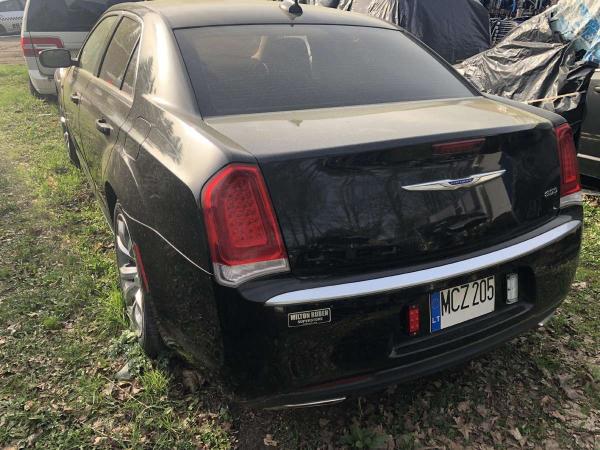 Melns Chrysler 300 2018 Kauņa, ar dzinēja tilpumu 3.60 L un nobraukumu 190 tūkst. km par 10450 €, foto 2 vietnē AUTOMOTO.COM.LV