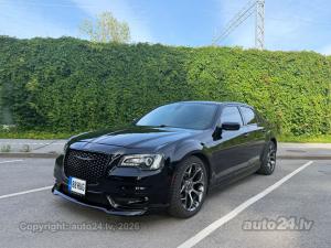 Melns Chrysler 300 2018 Tallina, ar dzinēja tilpumu 3.60 L un nobraukumu 120 tūkst. km par 18999 €, foto  vietnē AUTOMOTO.COM.LV