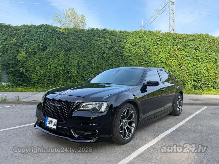 Melns Chrysler 300 2018 Tallina, ar dzinēja tilpumu 3.60 L un nobraukumu 120 tūkst. km par 18999 €, foto 1 vietnē AUTOMOTO.COM.LV