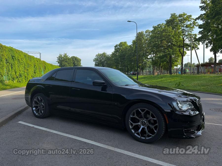 Melns Chrysler 300 2018 Tallina, ar dzinēja tilpumu 3.60 L un nobraukumu 120 tūkst. km par 18999 €, foto 3 vietnē AUTOMOTO.COM.LV