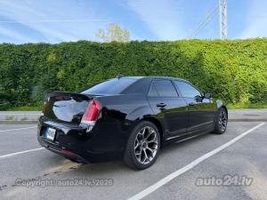 Melns Chrysler 300 2018 Tallina, ar dzinēja tilpumu 3.60 L un nobraukumu 120 tūkst. km par 18999 €, foto 4 vietnē AUTOMOTO.COM.LV