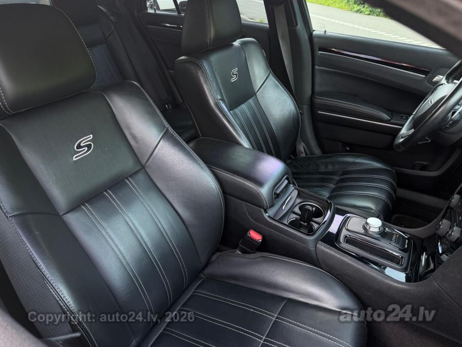 Melns Chrysler 300 2018 Tallina, ar dzinēja tilpumu 3.60 L un nobraukumu 120 tūkst. km par 18999 €, foto 9 vietnē AUTOMOTO.COM.LV