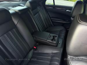 Melns Chrysler 300 2018 Tallina, ar dzinēja tilpumu 3.60 L un nobraukumu 120 tūkst. km par 18999 €, foto 10 vietnē AUTOMOTO.COM.LV