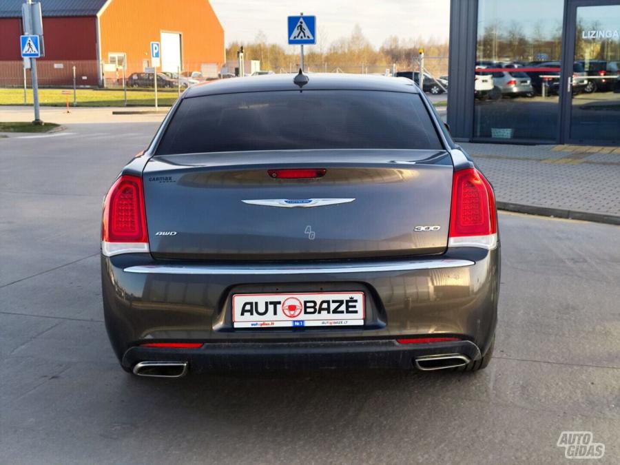 Grey Chrysler 300 2019 in Siauliai, with an engine capacity of 3.60 L and mileage of 170 thousand km for 12500 €, photo 7 on AUTOMOTO.COM.LV