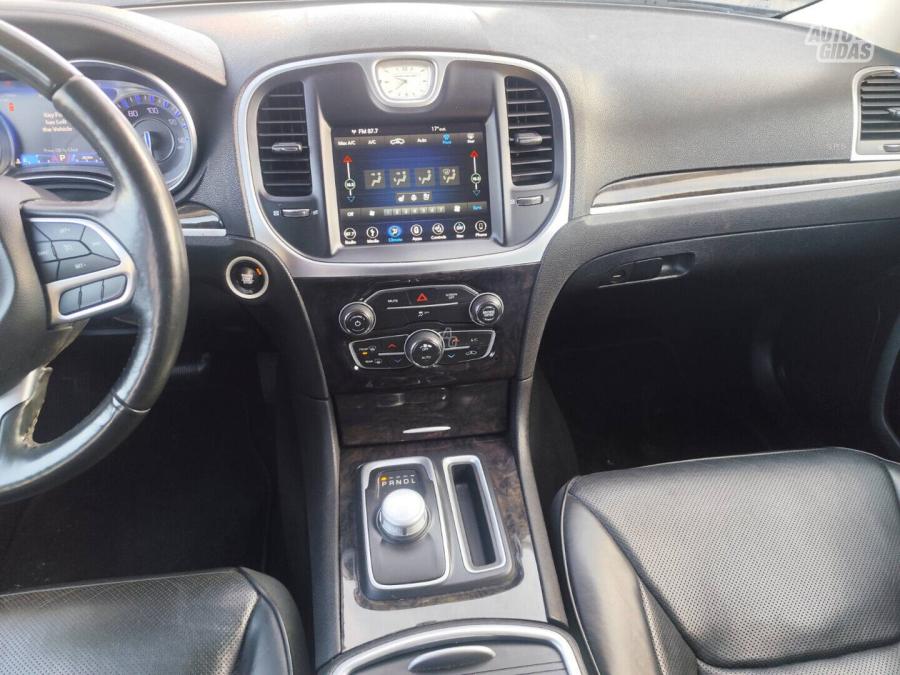 Grey Chrysler 300 2019 in Siauliai, with an engine capacity of 3.60 L and mileage of 170 thousand km for 12500 €, photo 19 on AUTOMOTO.COM.LV