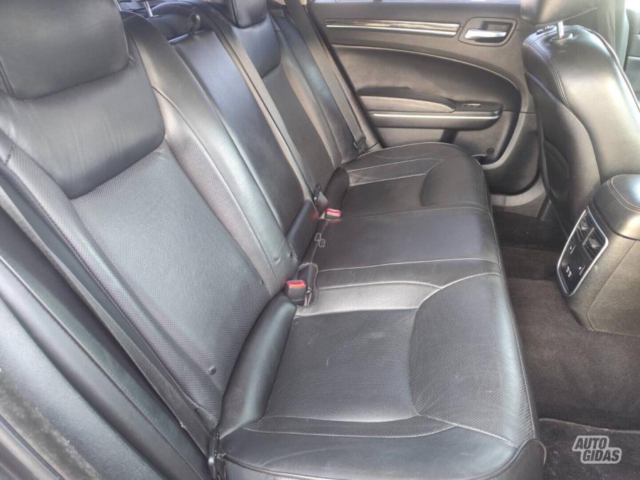 Grey Chrysler 300 2019 in Siauliai, with an engine capacity of 3.60 L and mileage of 170 thousand km for 12500 €, photo 20 on AUTOMOTO.COM.LV