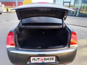 Grey Chrysler 300 2019 in Siauliai, with an engine capacity of 3.60 L and mileage of 170 thousand km for 12500 €, photo 25 on AUTOMOTO.COM.LV