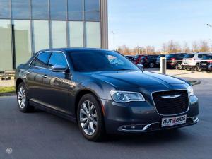 Серый Крайслер 300 2019 в Шяуляй, объемом двигателя 3.60 л и пробегом 170 тыс. км за 12500 €, фото  на AUTOMOTO.COM.LV