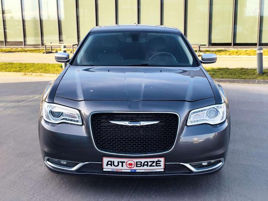 Pelēks Chrysler 300 2019 Šauļi, ar dzinēja tilpumu 3.60 L un nobraukumu 170 tūkst. km par 12500 €, foto 3 vietnē AUTOMOTO.COM.LV