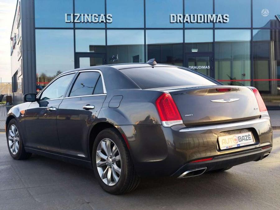 Pelēks Chrysler 300 2019 Šauļi, ar dzinēja tilpumu 3.60 L un nobraukumu 170 tūkst. km par 12500 €, foto 6 vietnē AUTOMOTO.COM.LV