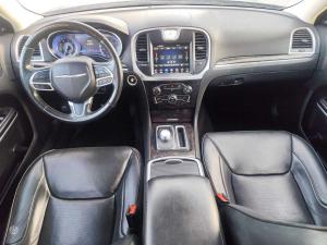 Pelēks Chrysler 300 2019 Šauļi, ar dzinēja tilpumu 3.60 L un nobraukumu 170 tūkst. km par 12500 €, foto 10 vietnē AUTOMOTO.COM.LV