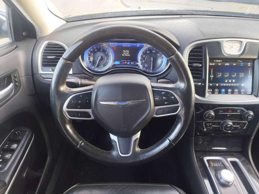 Pelēks Chrysler 300 2019 Šauļi, ar dzinēja tilpumu 3.60 L un nobraukumu 170 tūkst. km par 12500 €, foto 11 vietnē AUTOMOTO.COM.LV
