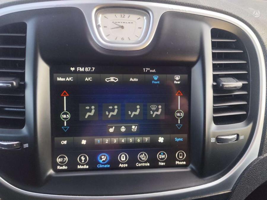 Pelēks Chrysler 300 2019 Šauļi, ar dzinēja tilpumu 3.60 L un nobraukumu 170 tūkst. km par 12500 €, foto 14 vietnē AUTOMOTO.COM.LV