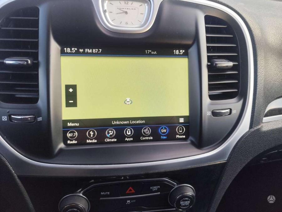 Pelēks Chrysler 300 2019 Šauļi, ar dzinēja tilpumu 3.60 L un nobraukumu 170 tūkst. km par 12500 €, foto 16 vietnē AUTOMOTO.COM.LV