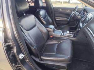 Pelēks Chrysler 300 2019 Šauļi, ar dzinēja tilpumu 3.60 L un nobraukumu 170 tūkst. km par 12500 €, foto 18 vietnē AUTOMOTO.COM.LV