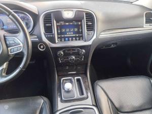 Pelēks Chrysler 300 2019 Šauļi, ar dzinēja tilpumu 3.60 L un nobraukumu 170 tūkst. km par 12500 €, foto 19 vietnē AUTOMOTO.COM.LV