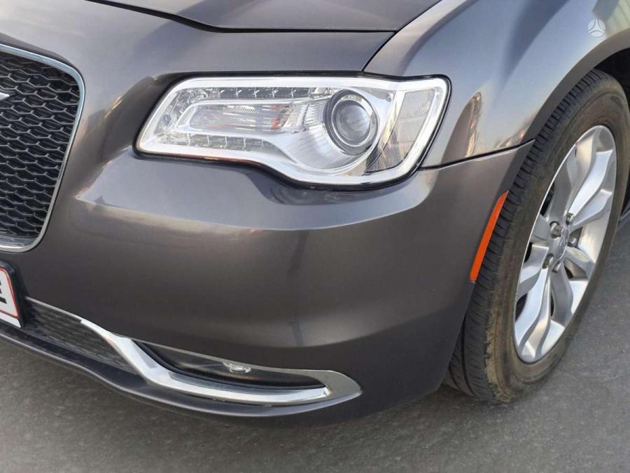 Pelēks Chrysler 300 2019 Šauļi, ar dzinēja tilpumu 3.60 L un nobraukumu 170 tūkst. km par 12500 €, foto 26 vietnē AUTOMOTO.COM.LV