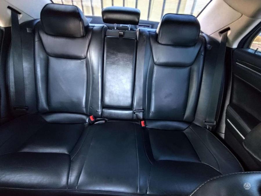 Pelēks Chrysler 300 2019 Šauļi, ar dzinēja tilpumu 3.60 L un nobraukumu 170 tūkst. km par 12500 €, foto 22 vietnē AUTOMOTO.COM.LV