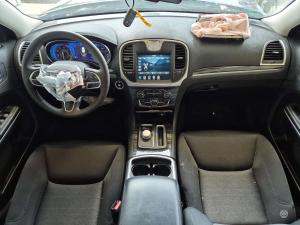Pelēks Chrysler 300 2022 Telšiai, ar dzinēja tilpumu 3.60 L un nobraukumu 33 tūkst. km par 6000 €, foto 6 vietnē AUTOMOTO.COM.LV