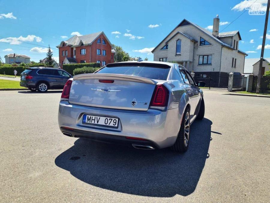 Chrysler 300 2016 in Siauliai, with an engine capacity of 3.60 L and mileage of 195 thousand km for 11200 €, photo 5 on AUTOMOTO.COM.LV