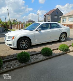 White Chrysler 300 2012 in Siauliai, with an engine capacity of 3.60 L and mileage of 190 thousand km for 5500 €, photo  on AUTOMOTO.COM.LV