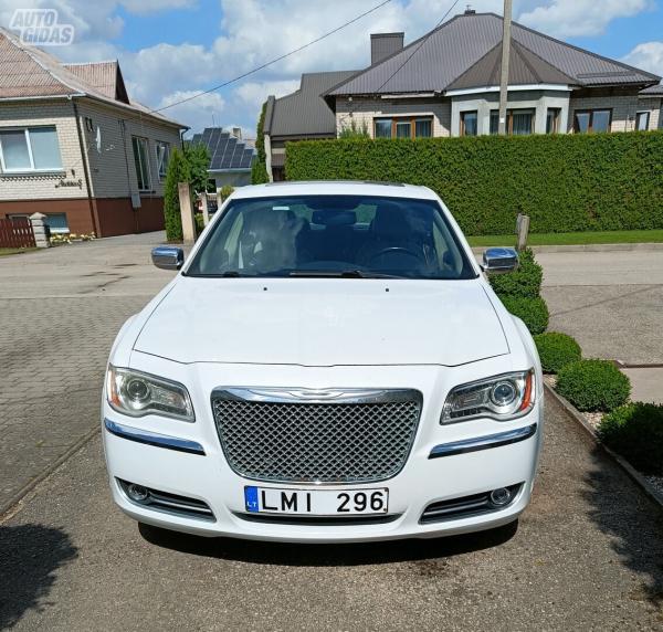 White Chrysler 300 2012 in Siauliai, with an engine capacity of 3.60 L and mileage of 190 thousand km for 5500 €, photo 2 on AUTOMOTO.COM.LV