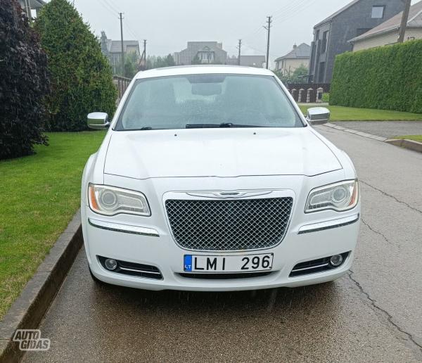 White Chrysler 300 2012 in Siauliai, with an engine capacity of 3.60 L and mileage of 190 thousand km for 5500 €, photo 3 on AUTOMOTO.COM.LV