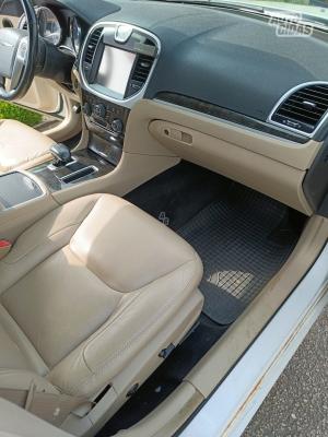 Balts Chrysler 300 2012 Šauļi, ar dzinēja tilpumu 3.60 L un nobraukumu 190 tūkst. km par 5500 €, foto 12 vietnē AUTOMOTO.COM.LV