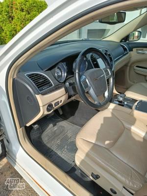 Balts Chrysler 300 2012 Šauļi, ar dzinēja tilpumu 3.60 L un nobraukumu 190 tūkst. km par 5500 €, foto 15 vietnē AUTOMOTO.COM.LV