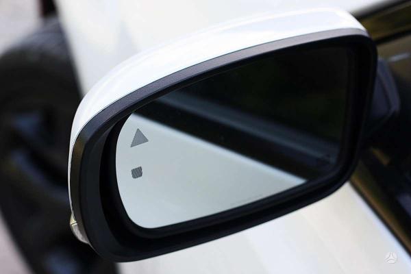 White Chrysler 300 2021 in Kretinga, with an engine capacity of 3.60 L and mileage of 27 thousand km for 18499 €, photo 8 on AUTOMOTO.COM.LV