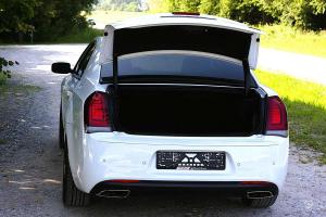 White Chrysler 300 2021 in Kretinga, with an engine capacity of 3.60 L and mileage of 27 thousand km for 18499 €, photo 18 on AUTOMOTO.COM.LV
