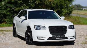 Balts Chrysler 300 2021 Kretinga, ar dzinēja tilpumu 3.60 L un nobraukumu 27 tūkst. km par 17900 €, foto  vietnē AUTOMOTO.COM.LV