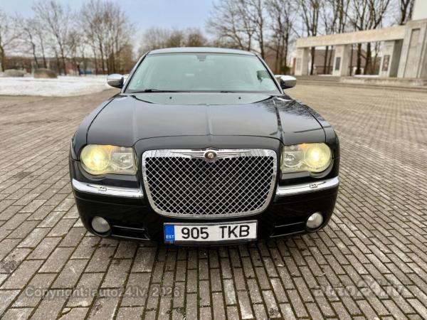 Melns Chrysler 300C 2007 Tallina, ar dzinēja tilpumu 3.00 L un nobraukumu 400 tūkst. km par 3500 €, foto 2 vietnē AUTOMOTO.COM.LV