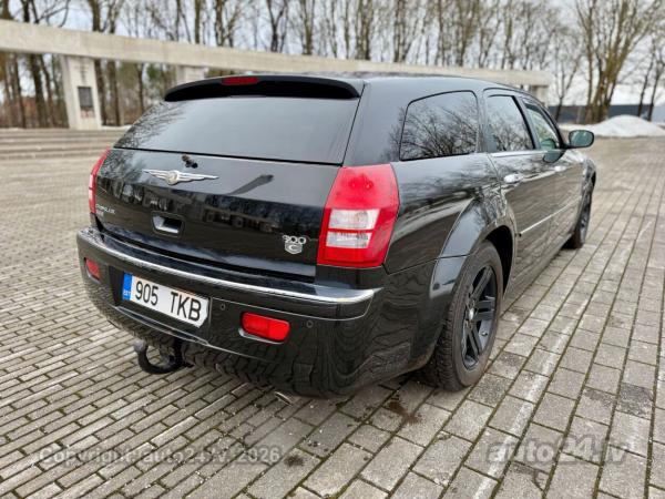 Melns Chrysler 300C 2007 Tallina, ar dzinēja tilpumu 3.00 L un nobraukumu 400 tūkst. km par 3500 €, foto 4 vietnē AUTOMOTO.COM.LV