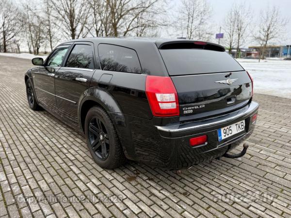 Melns Chrysler 300C 2007 Tallina, ar dzinēja tilpumu 3.00 L un nobraukumu 400 tūkst. km par 3500 €, foto 6 vietnē AUTOMOTO.COM.LV