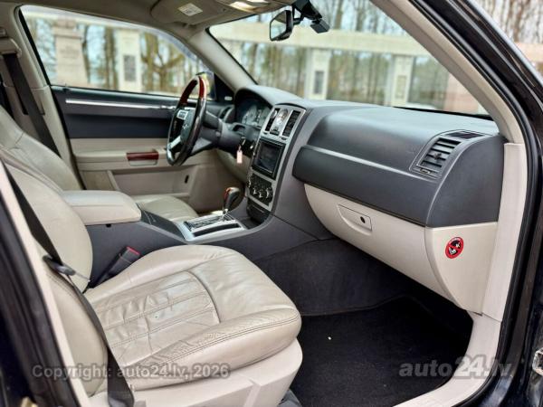 Melns Chrysler 300C 2007 Tallina, ar dzinēja tilpumu 3.00 L un nobraukumu 400 tūkst. km par 3500 €, foto 8 vietnē AUTOMOTO.COM.LV