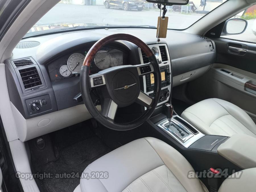 Melns Chrysler 300C 2007 Tallina, ar dzinēja tilpumu 3.00 L un nobraukumu 290 tūkst. km par 2999 €, foto 9 vietnē AUTOMOTO.COM.LV